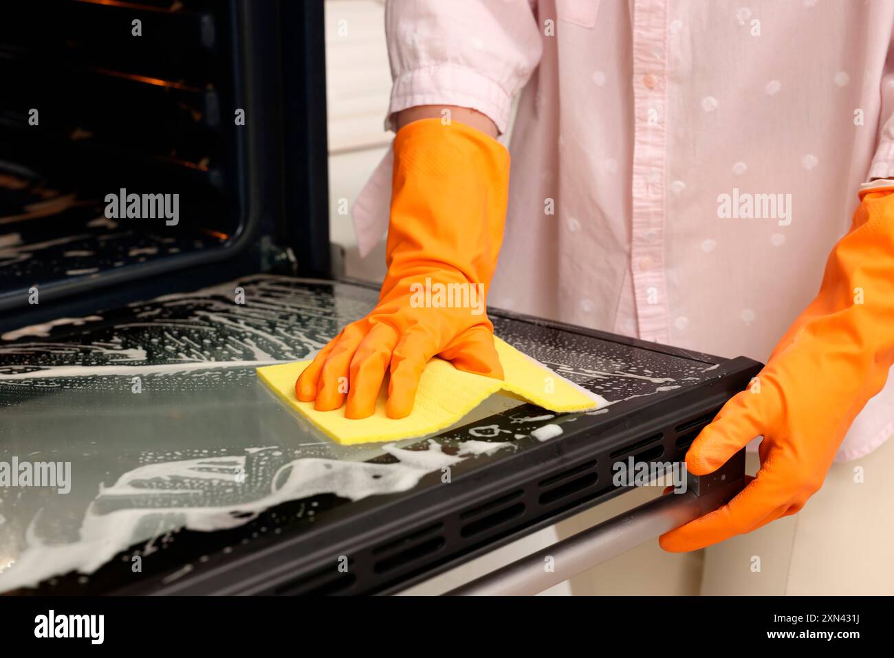 Woman cleaning oven rag hi-res stock photography and images - Alamy