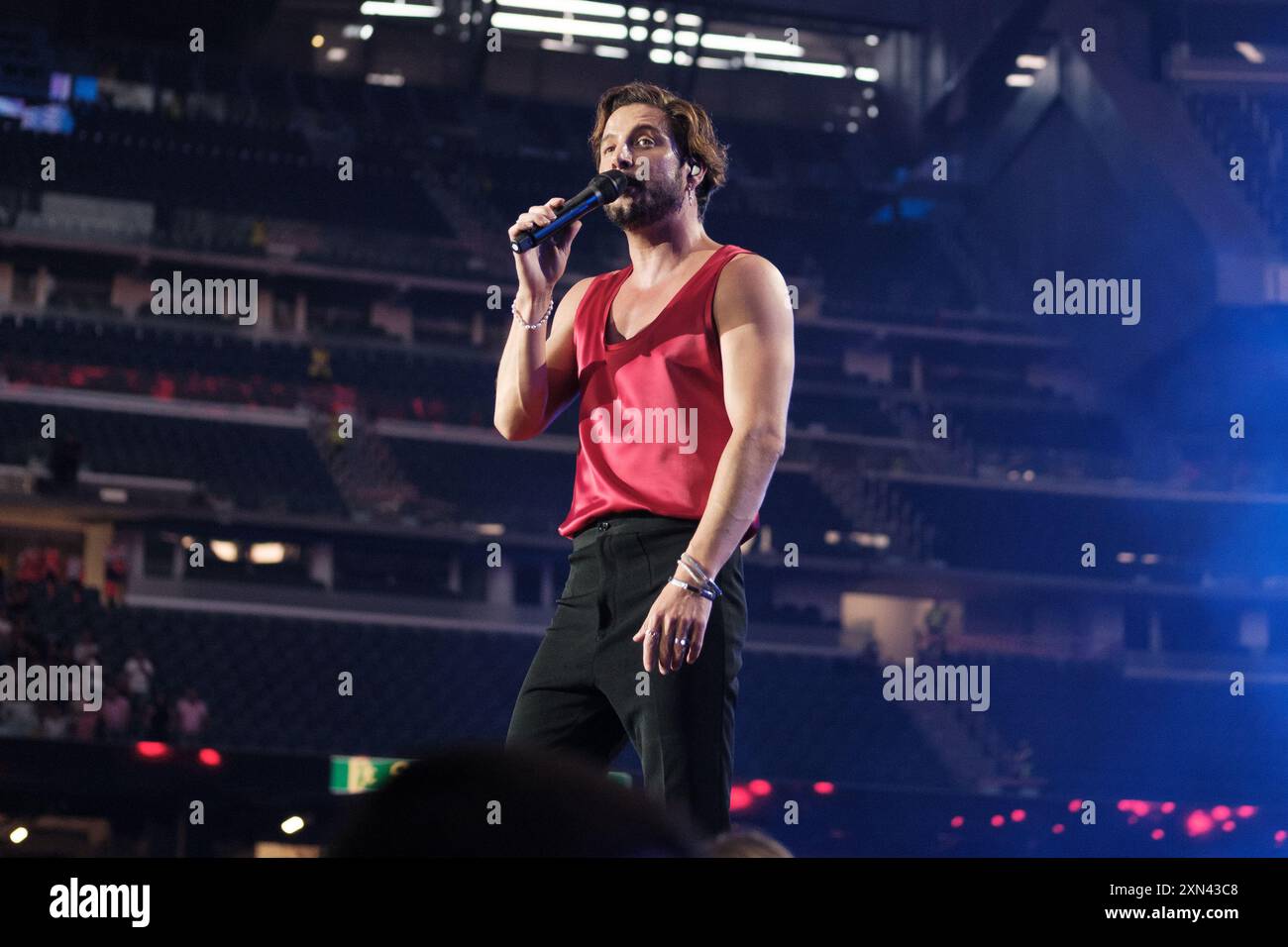 Singer Manuel Carrasco performs during the concert at the Santiago ...