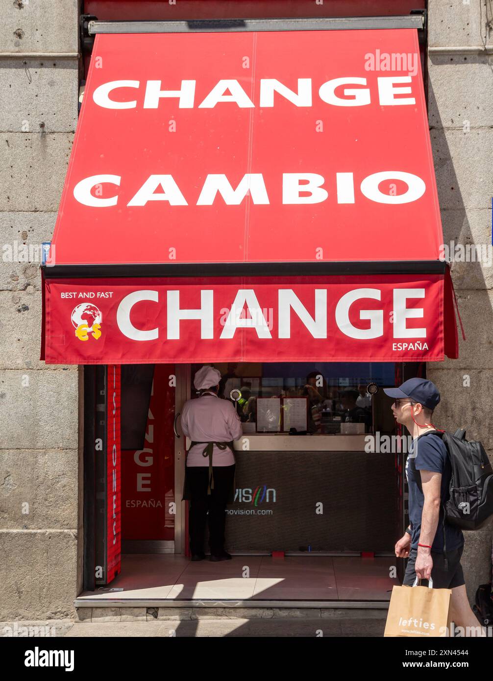 Shop front madrid spain hi-res stock photography and images - Alamy