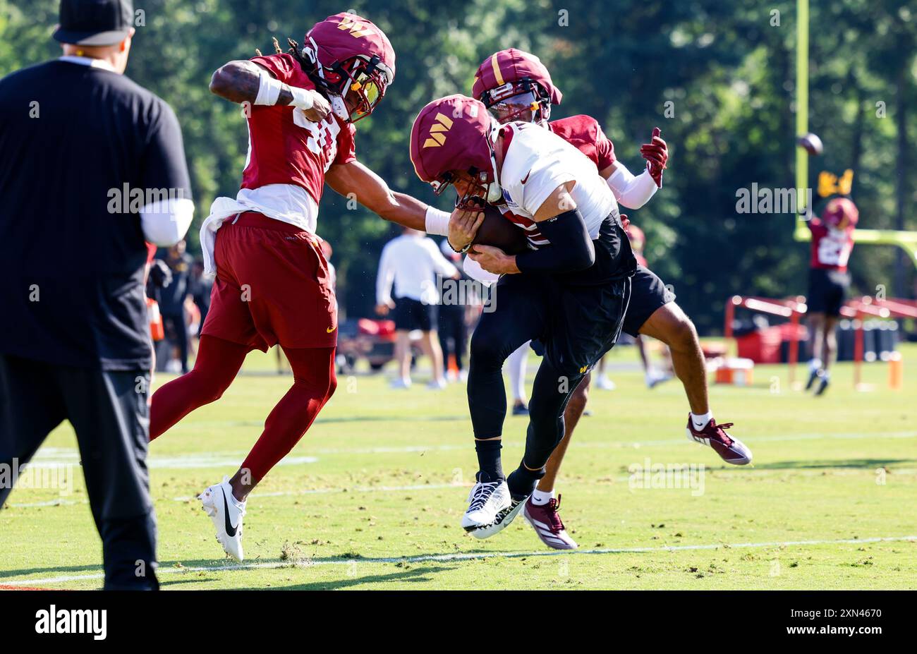 Washington Commanders tight end Zach Ertz (86) and safety Tyler Owens ...