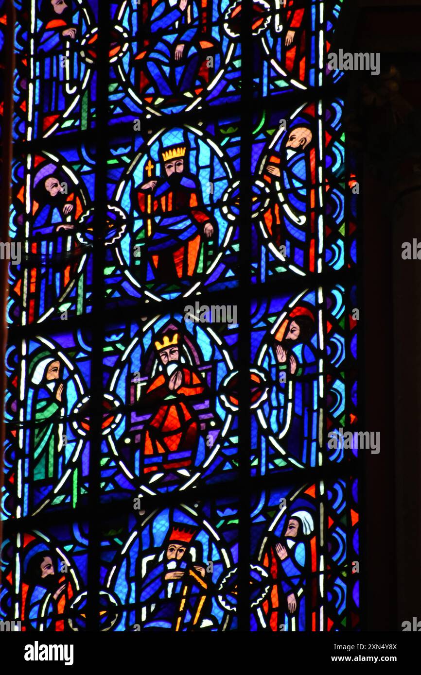 Vitraux a la cathedrale damiens hi-res stock photography and images - Alamy