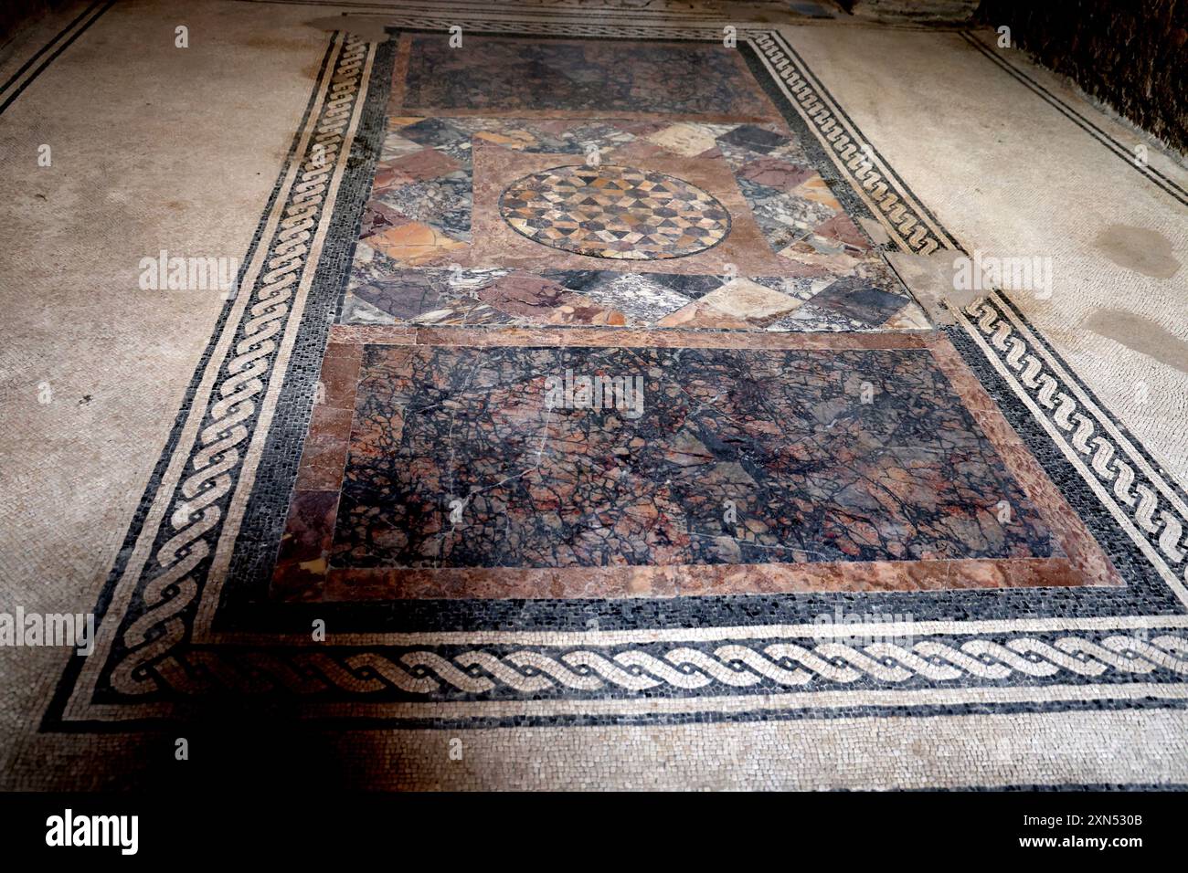 Pompeii floor tiles hi-res stock photography and images - Alamy