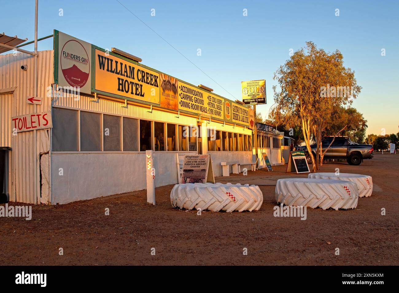 William Creek Hotel on the Oodnadatta Track Stock Photo - Alamy