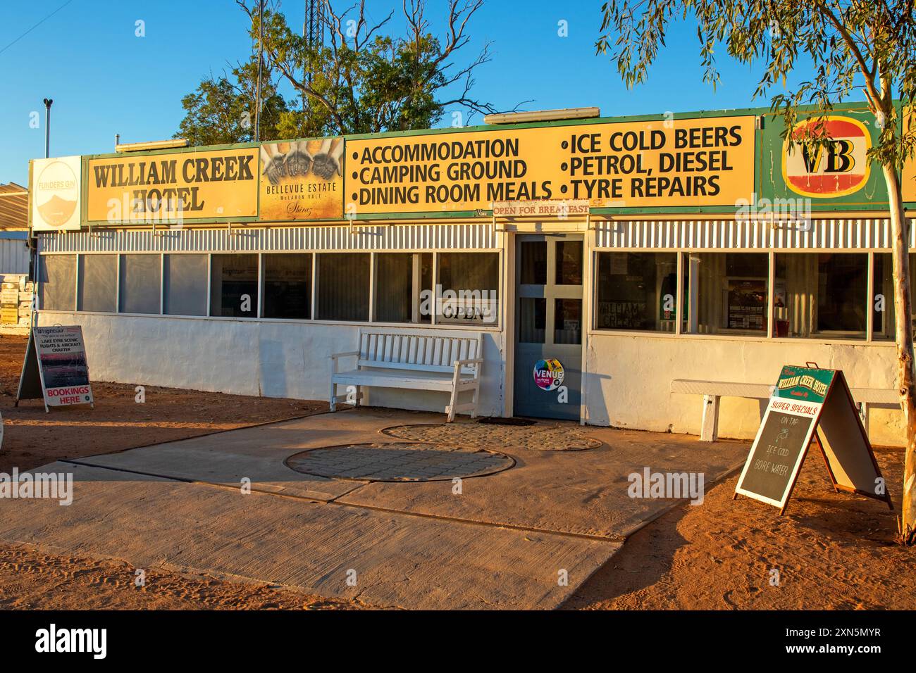 William Creek Hotel on the Oodnadatta Track Stock Photo - Alamy
