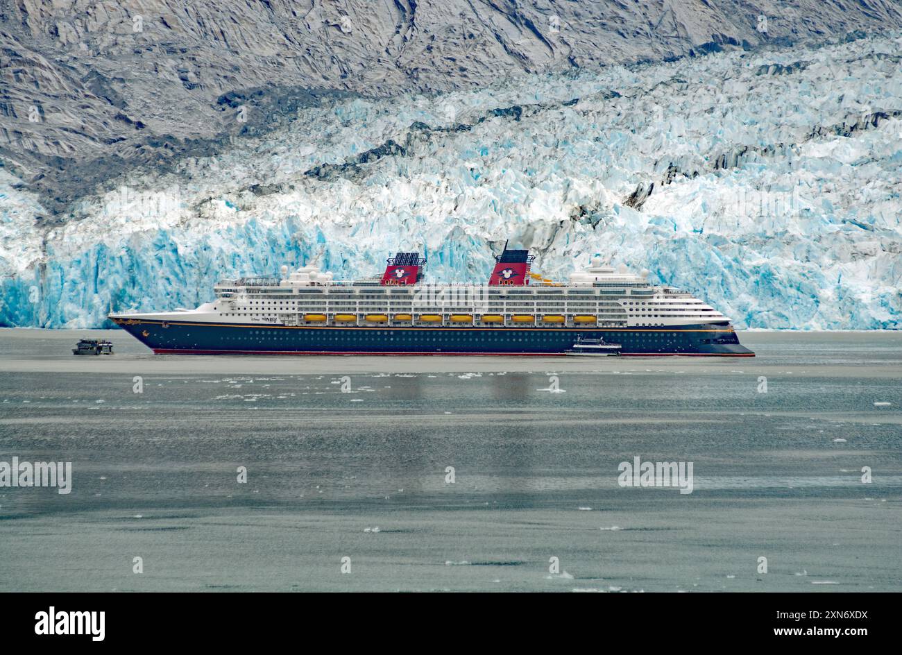Wonder of the seas cruise hi-res stock photography and images - Alamy
