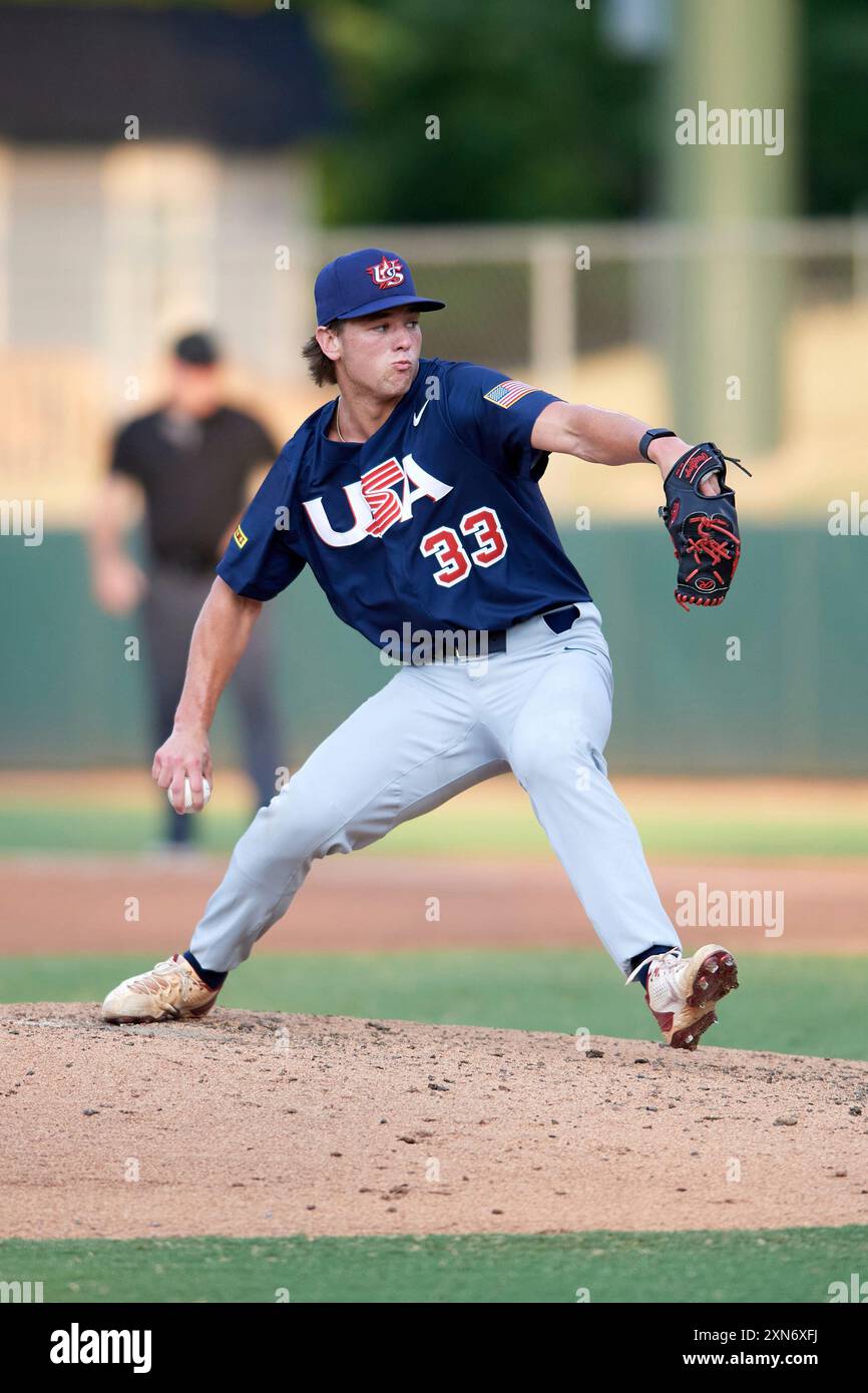 Team Stars pitcher Gabriel Gaeckle (33) (Arkansas) delivers a pitch ...