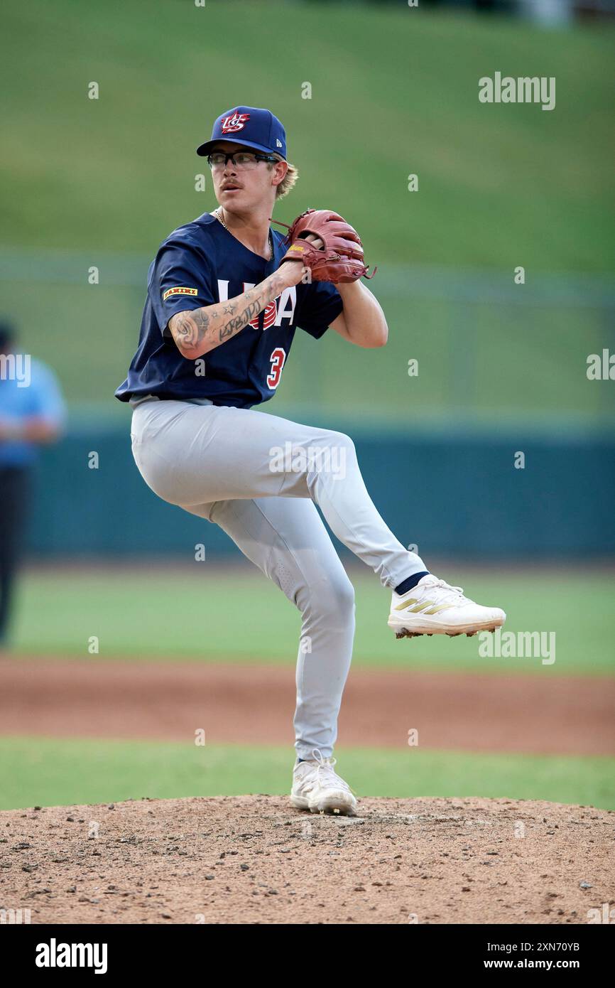 Team Stars pitcher Ben Jacobs (32) (Arizona State) delivers a pitch ...