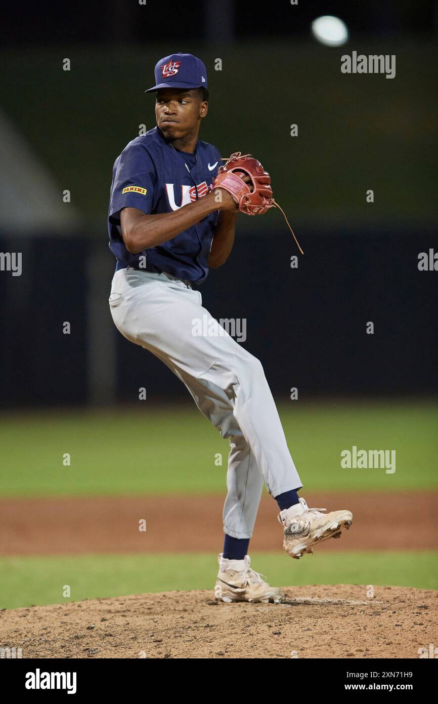 Team Stars pitcher Alton Davis II (43) (Georgia) delivers a pitch ...