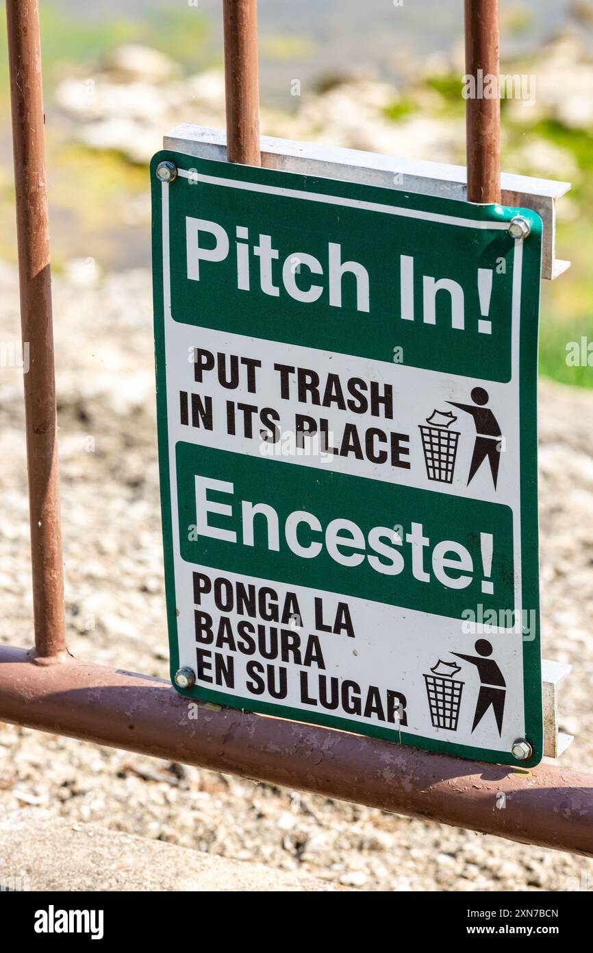Pitch in put trash in its place hi-res stock photography and images - Alamy