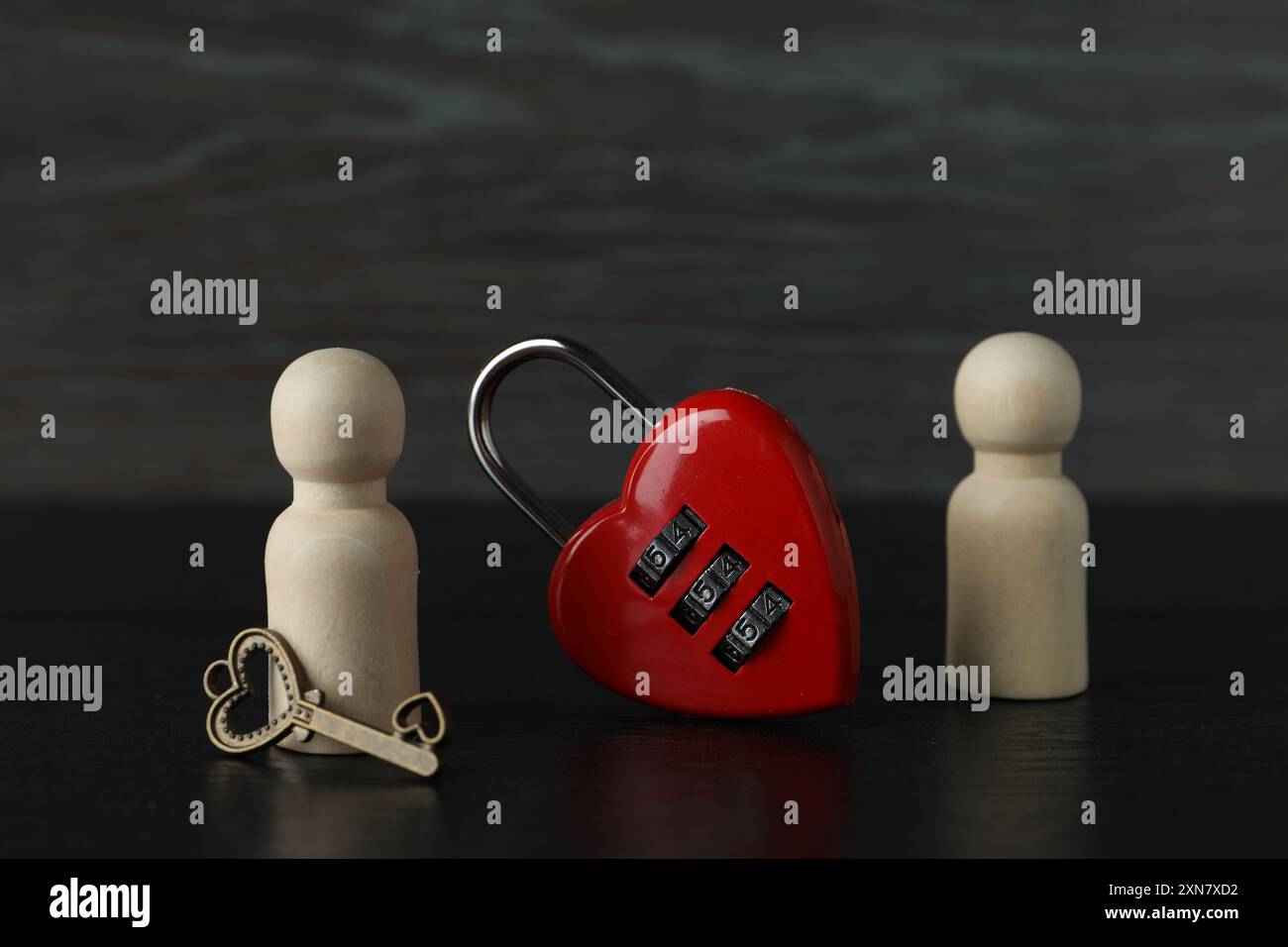 Two wooden human figures hi-res stock photography and images - Alamy