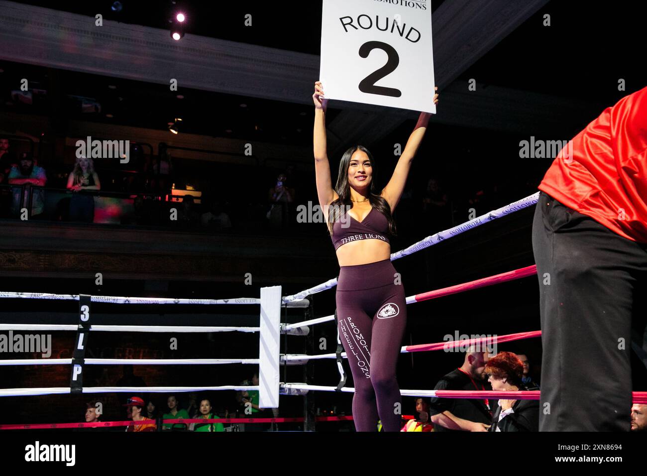 Boxing ring girl hi-res stock photography and images - Alamy