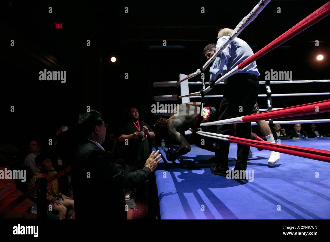 Antonia Scaringi (red gloves) faces Roddy Rene (black gloves) during a ...