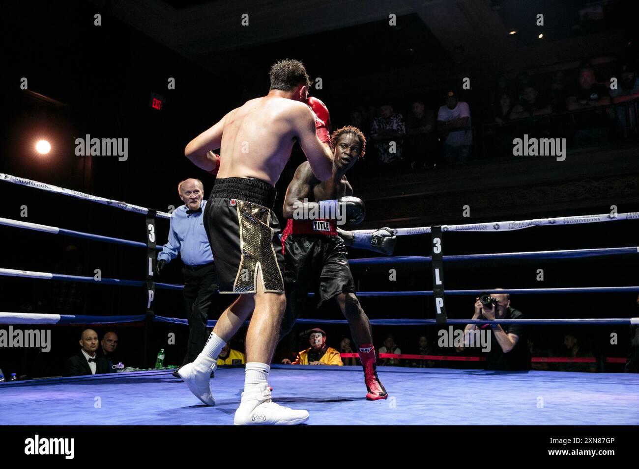 Antonia Scaringi (red gloves) faces Roddy Rene (black gloves) during a ...