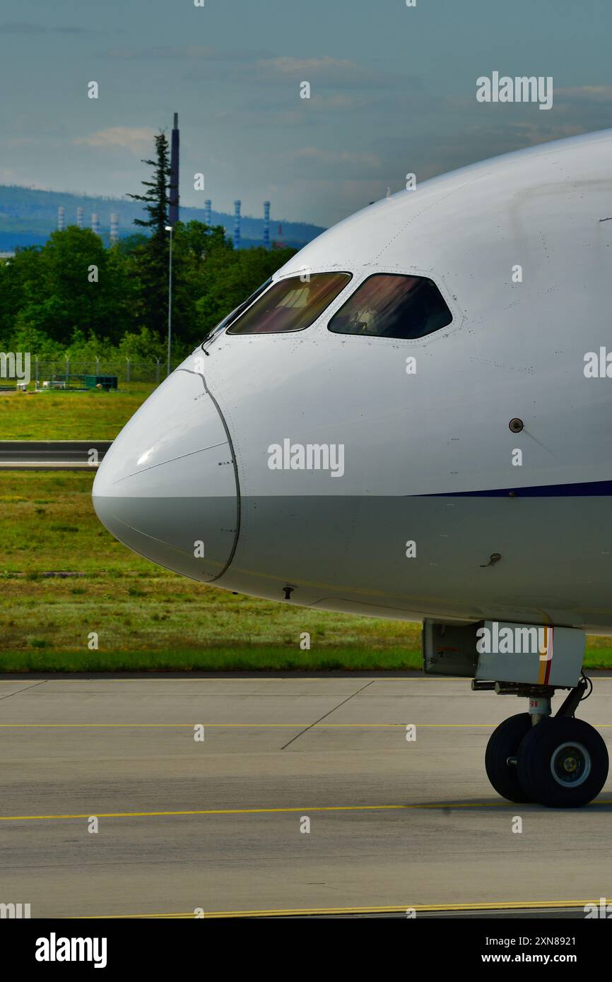 Airplane fuselage windows aircraft hi-res stock photography and images ...