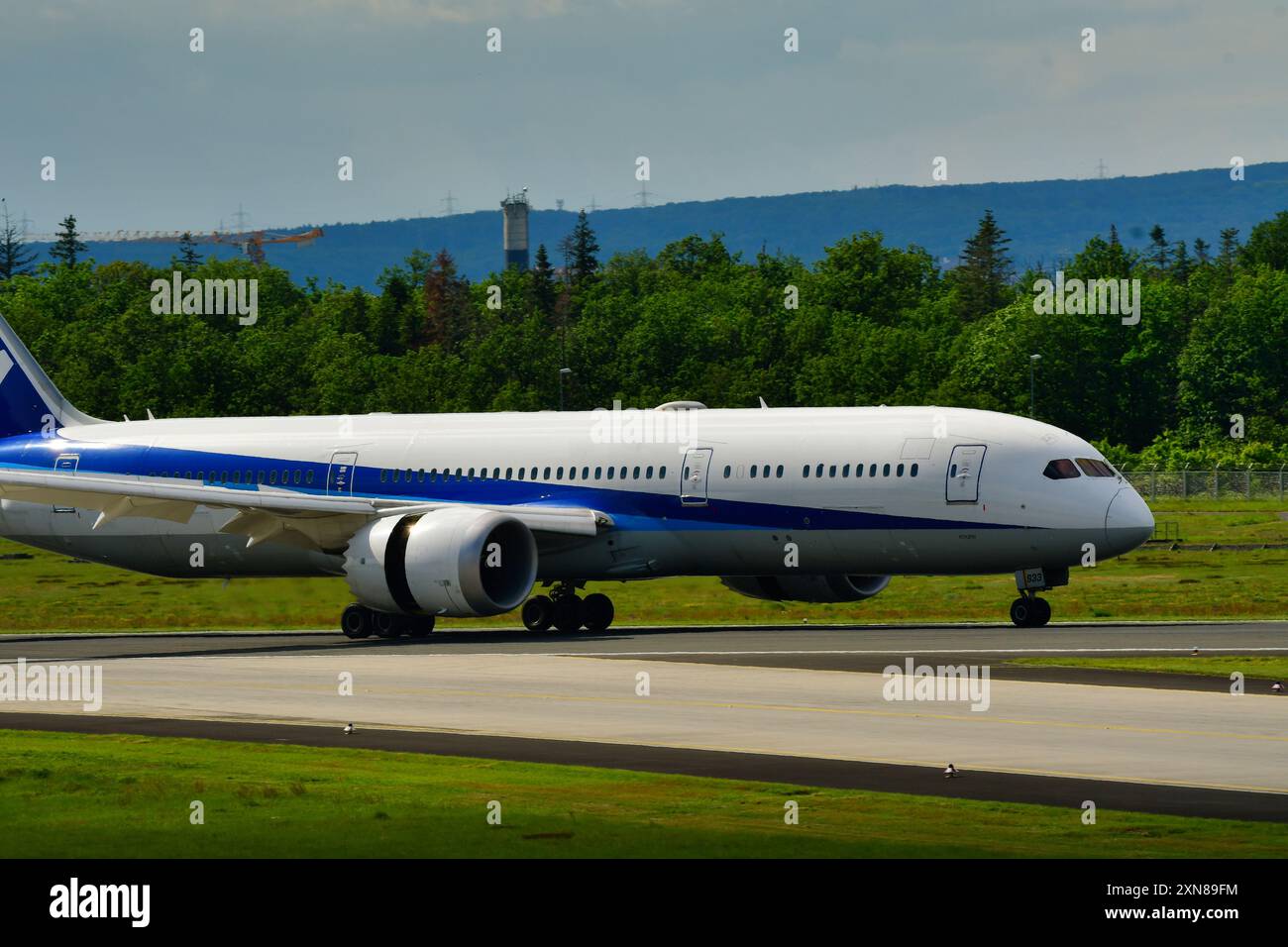 Airplane fuselage windows aircraft hi-res stock photography and images ...