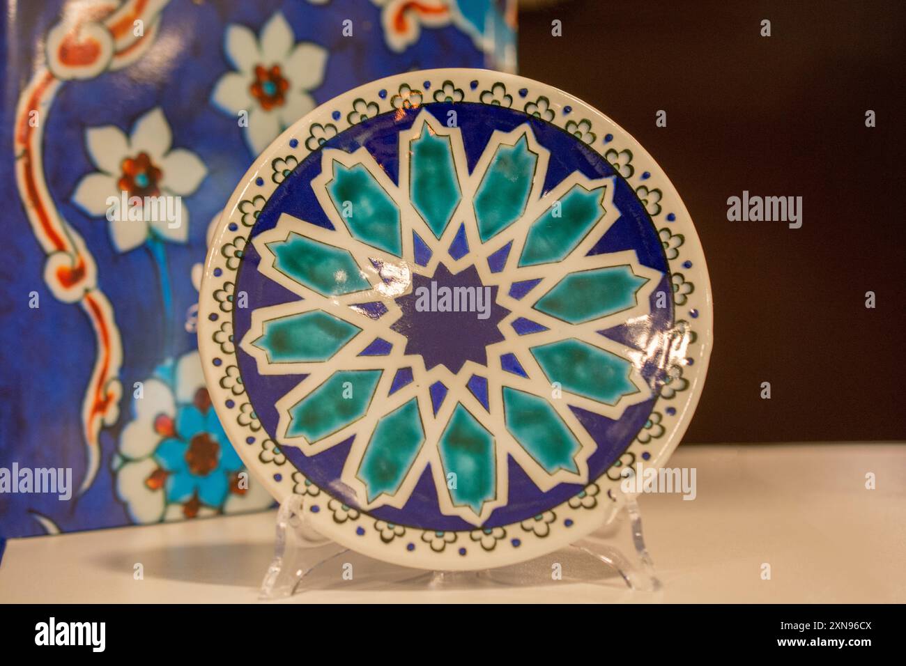 Traditional Turkish ceramic pottery items in bazaar Stock Photo - Alamy