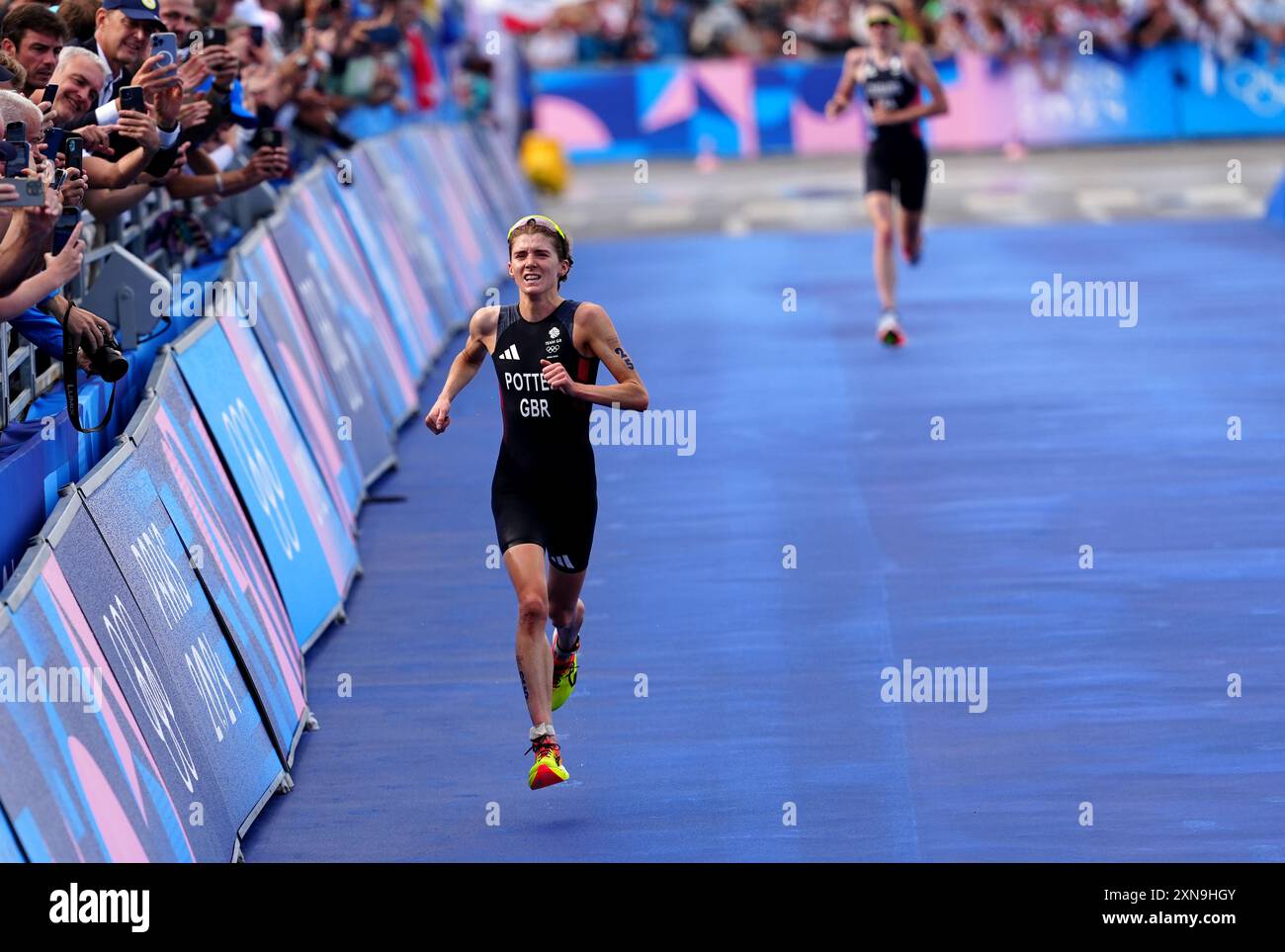 Great Britain's Beth Potter finishing third, to claim a bronze medal ...