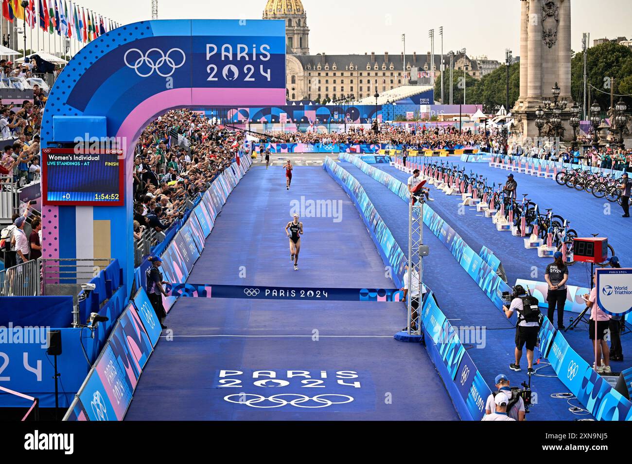 Paris, France. 31st July, 2024. French Cassandre Beaugrand crosses the ...