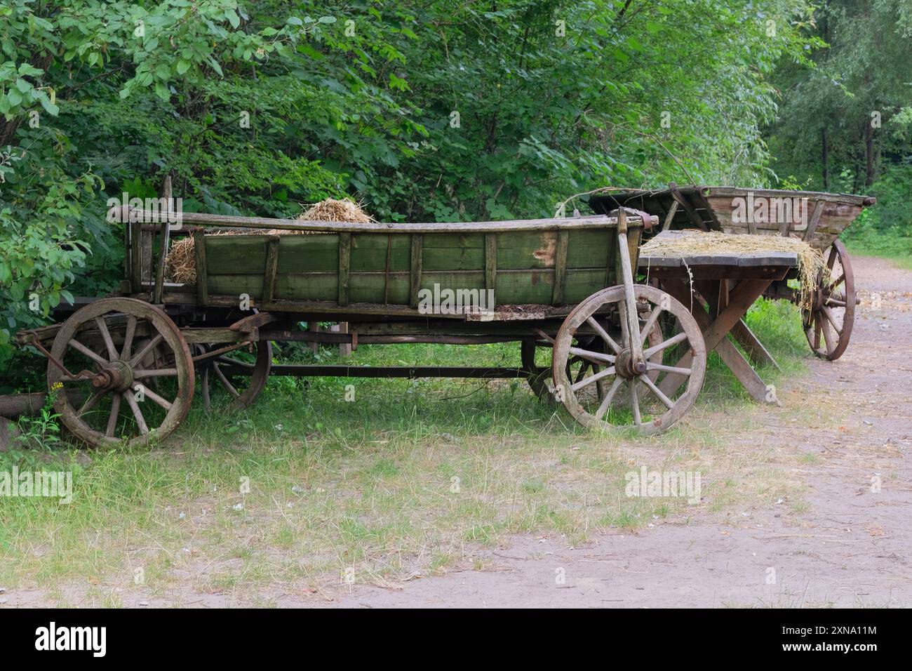 Old fashioned wooden cart hi-res stock photography and images - Alamy