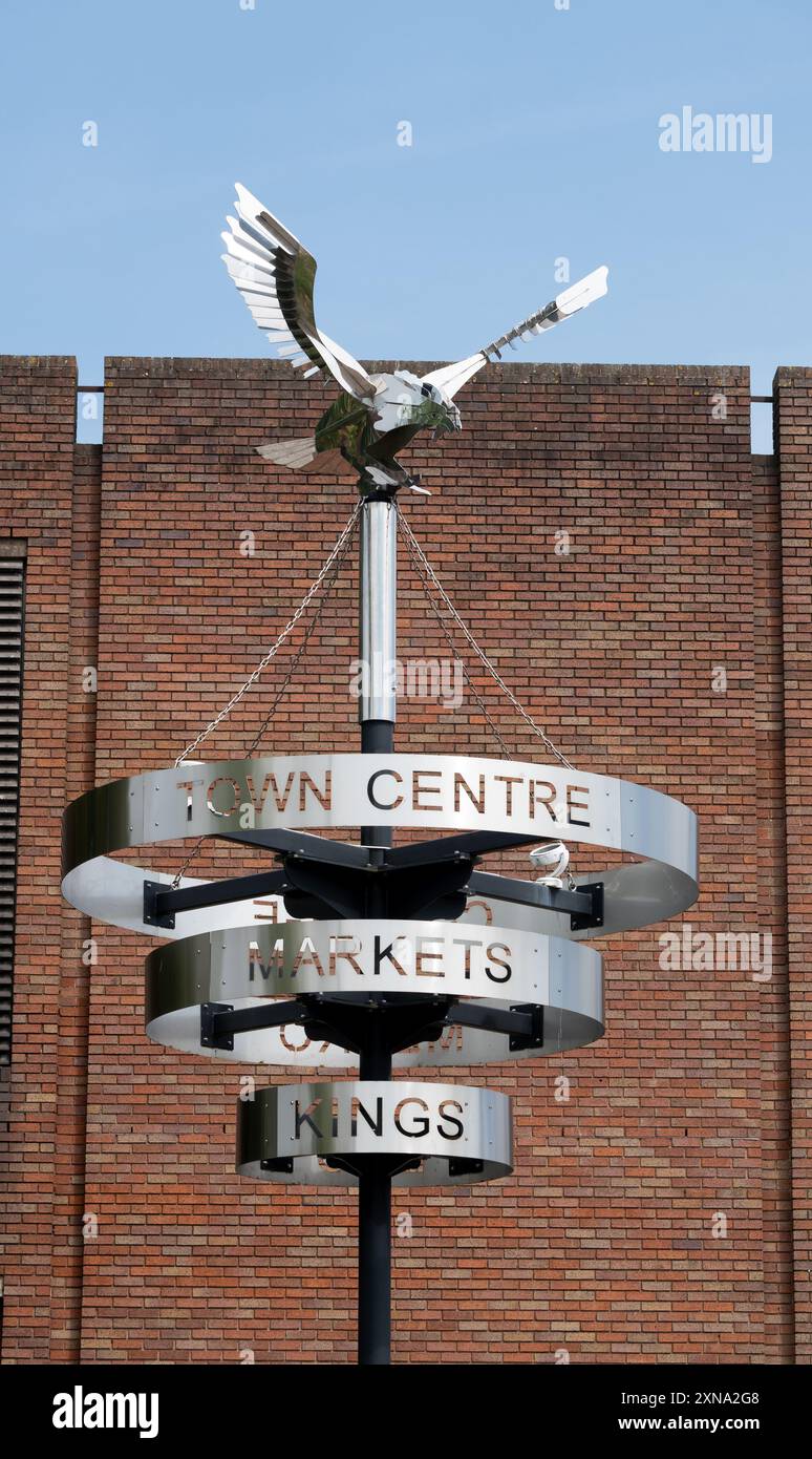 Eagle sculpture, West Bromwich town centre, Sandwell, West Midlands ...