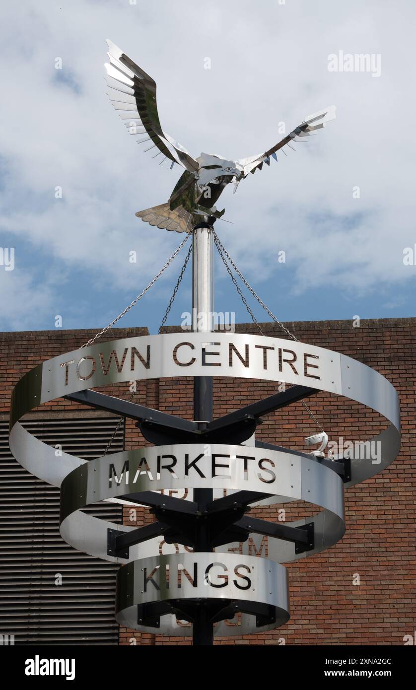 Eagle sculpture, West Bromwich town centre, Sandwell, West Midlands ...