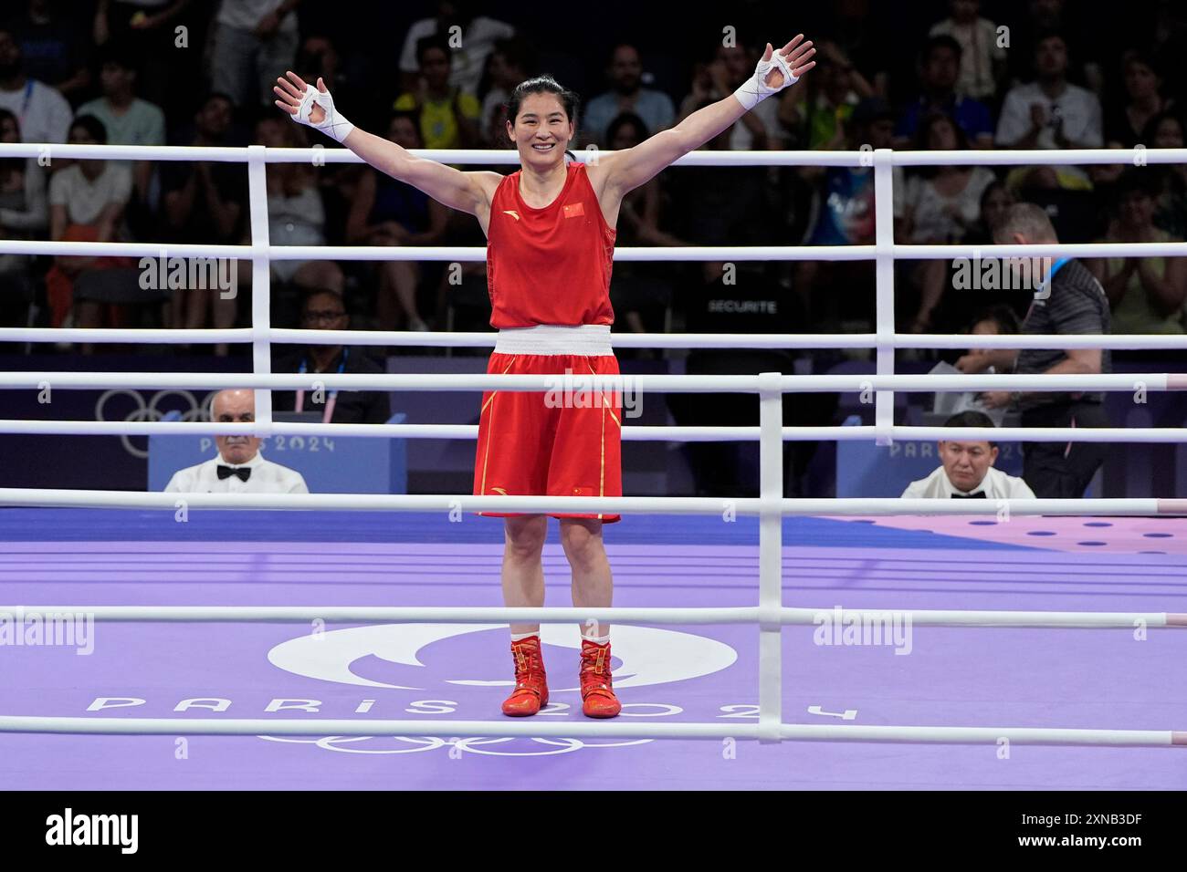 China's Li Qian celebrates after defeating Philippines' Hergie Bacyadan ...