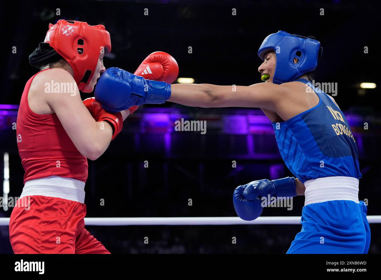 India's Lovlina Borgohain hits Norway's Sunniva Hofstad in their women ...