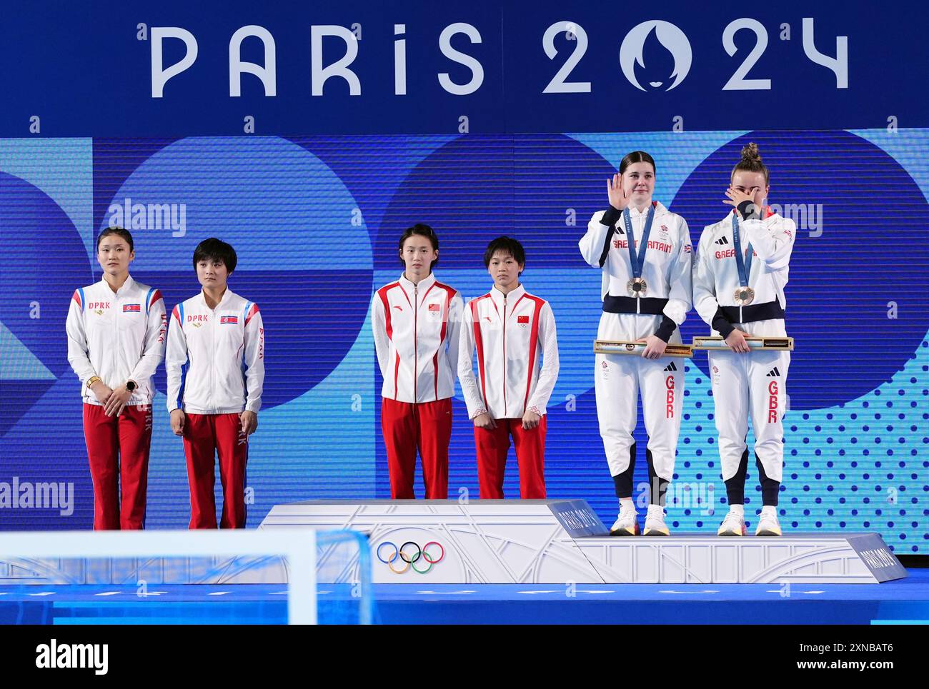 Gold Medalists Chen Yuxi and Quan Hongchan of China (centre), Silver ...