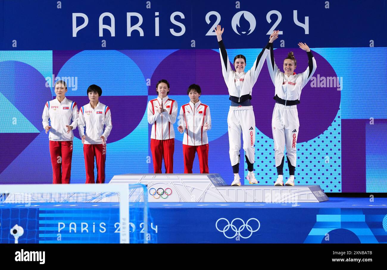Gold Medalists Chen Yuxi and Quan Hongchan of China (centre), Silver ...