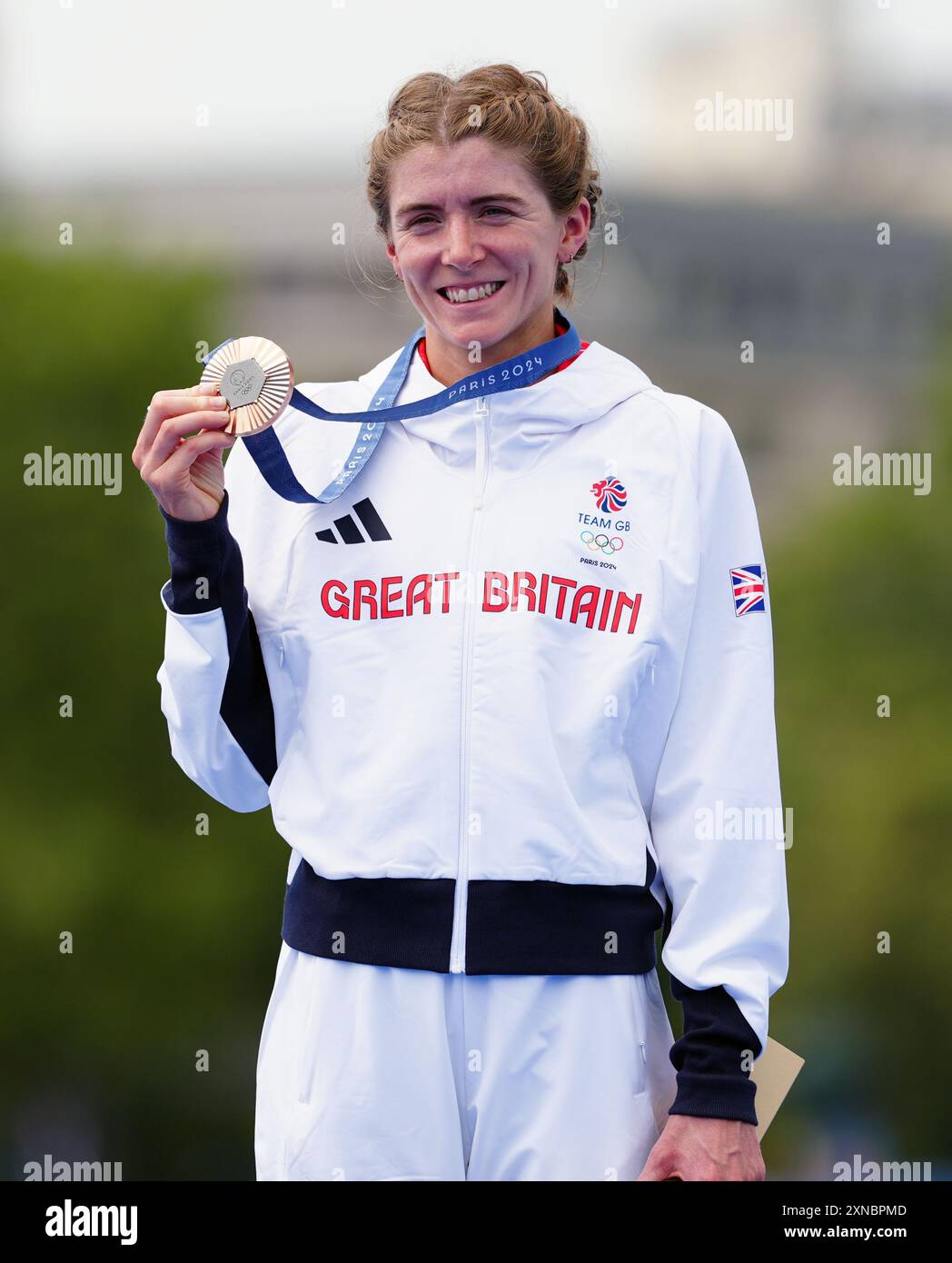 Beth potter bronze medal paris 2024 hi-res stock photography and images ...