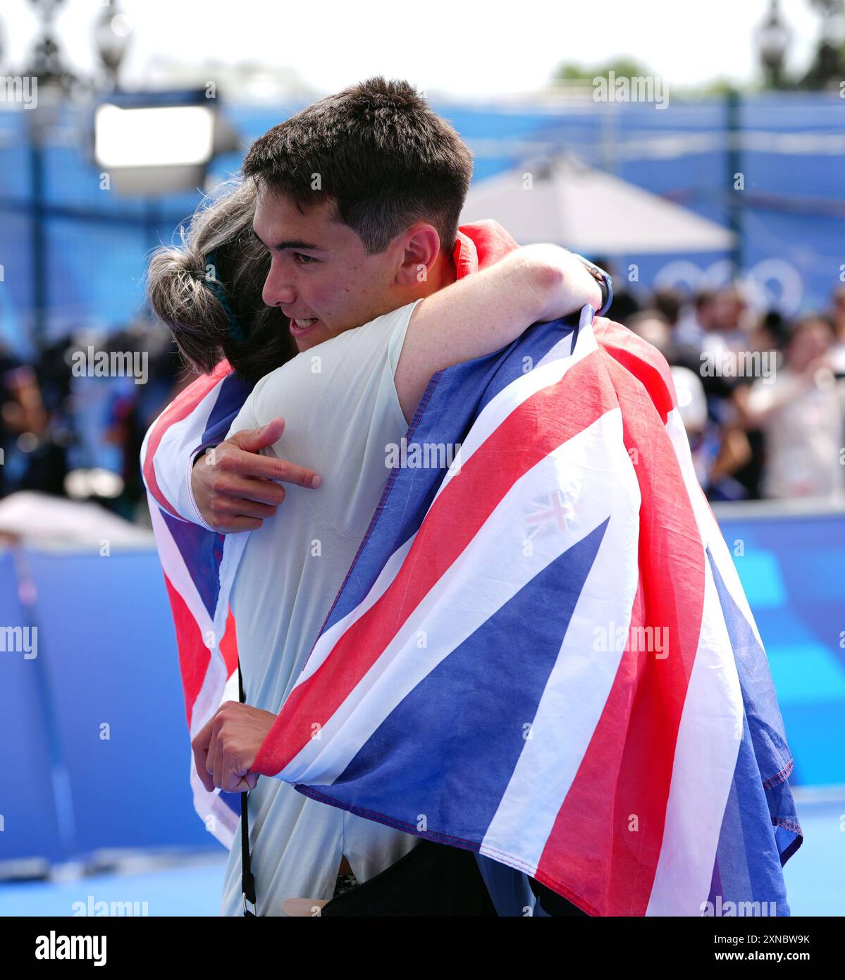Gold medalist Alex Yee of Team Great Britain with his mother Emma ...