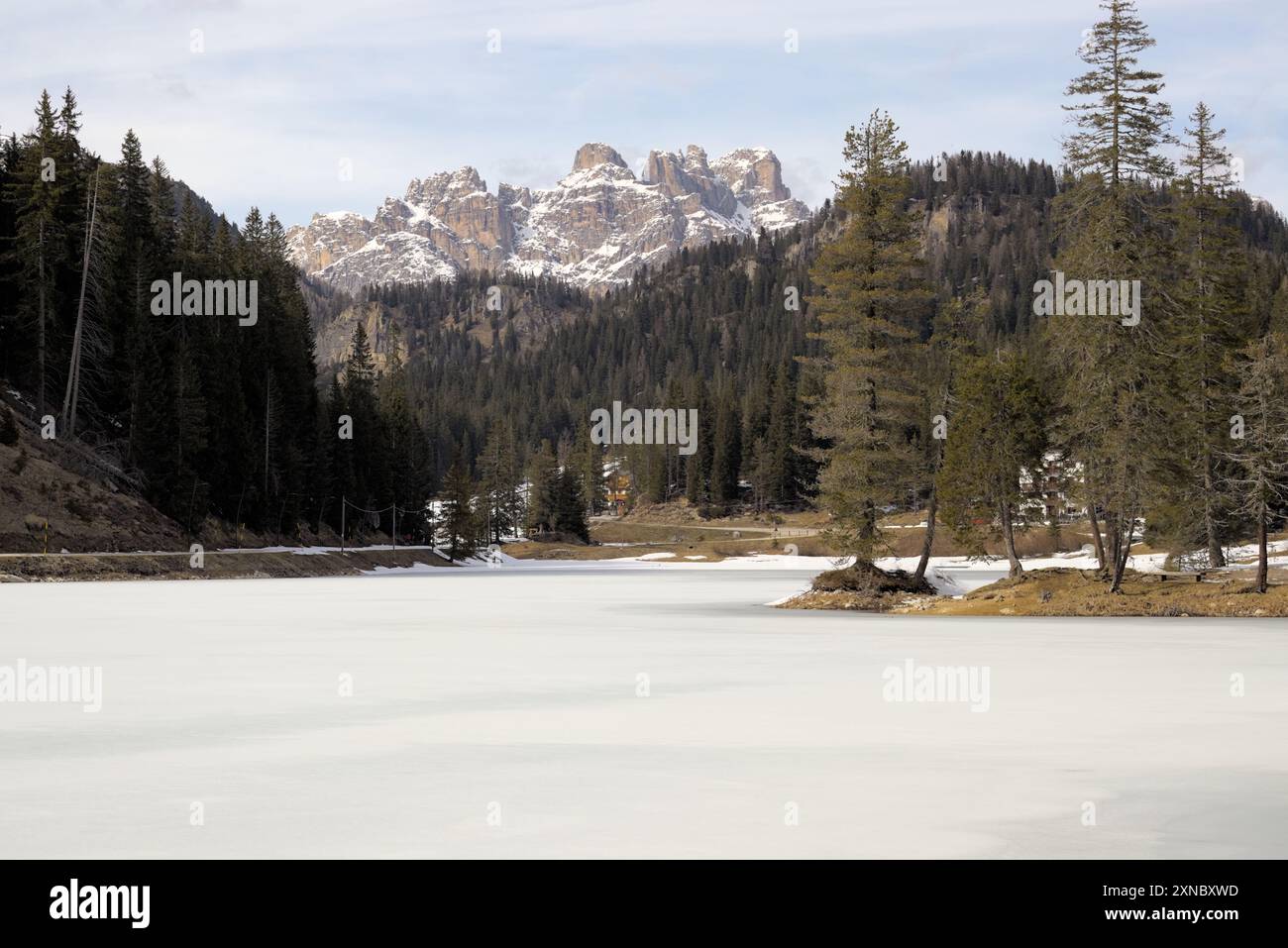 Frozen Misurina Lake, Cortina D'Ampezzo, Belluno, Italy Stock Photo - Alamy