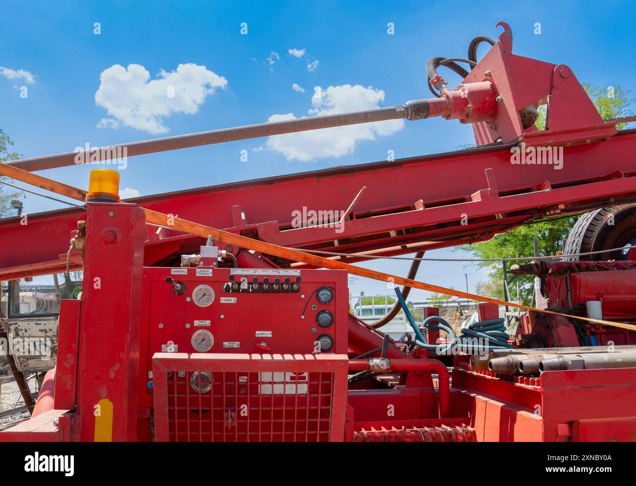 machine drilling rig ,used in the harsh dry environment in the villages ...