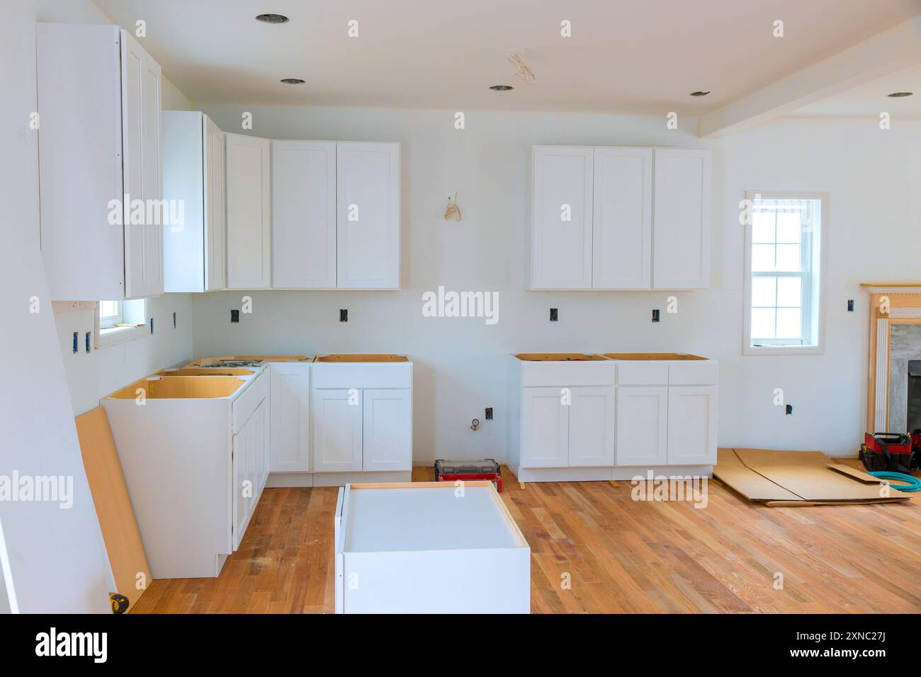 Installing new custom kitchen hi-res stock photography and images - Alamy
