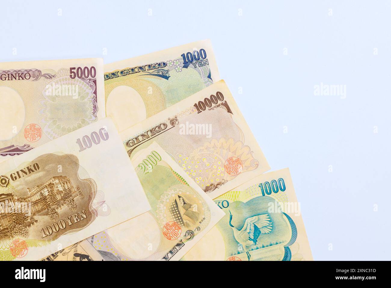 There are various denominations of Japanese yen banknotes issued by ...