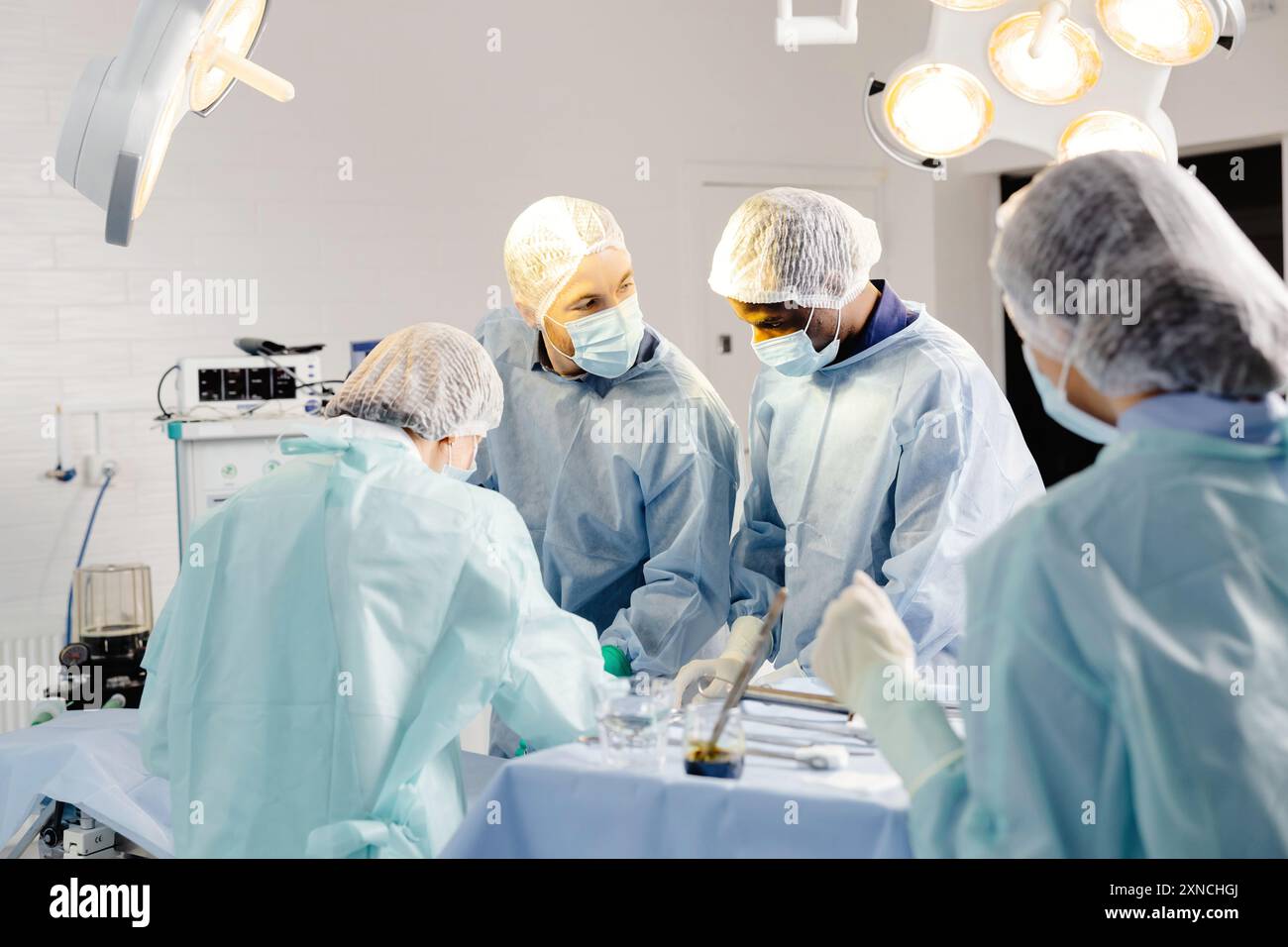 Doctors masks hospital hi-res stock photography and images - Alamy