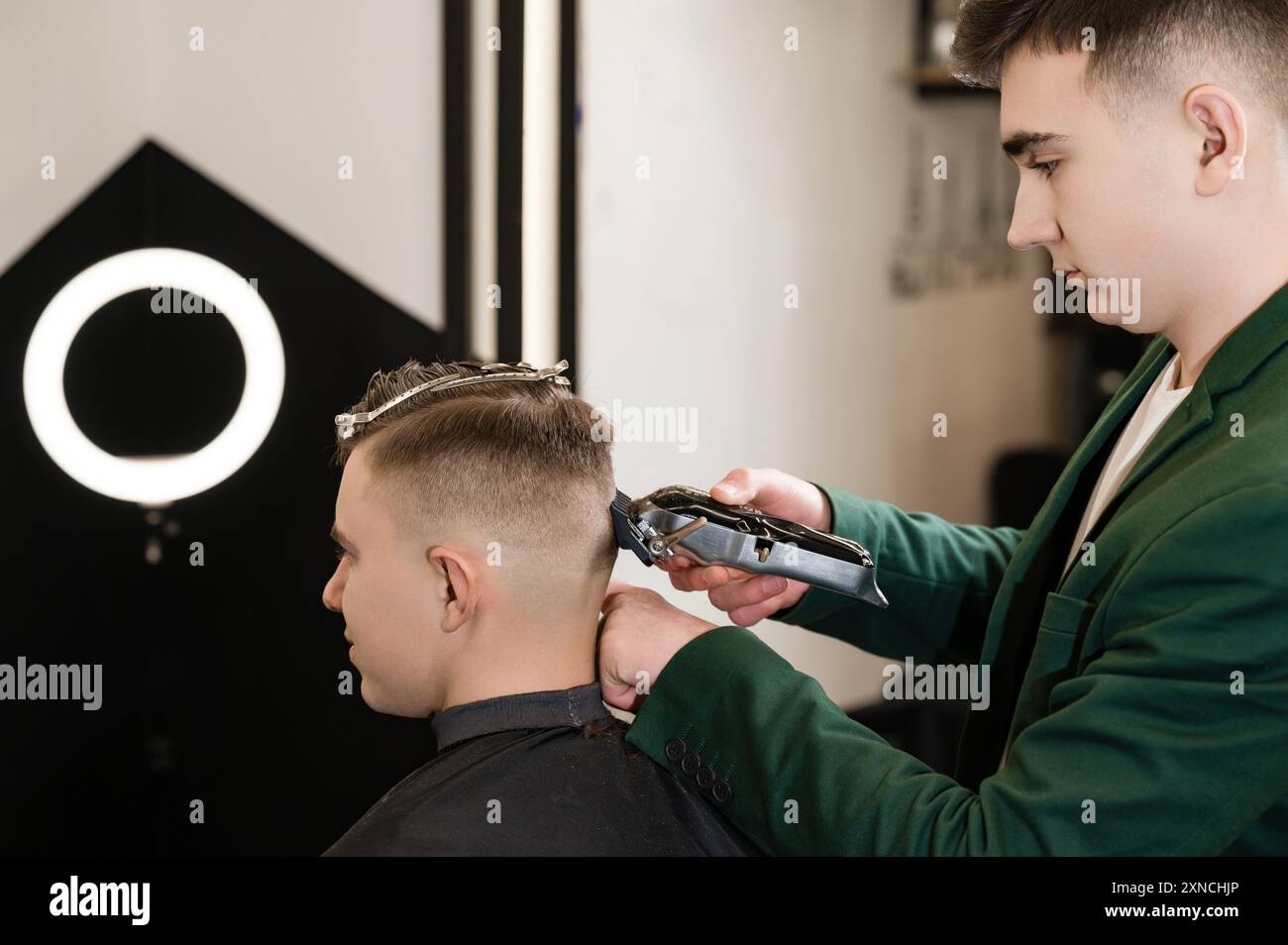 Haircut and alignment of the head contour with a hair clipper trimmer ...