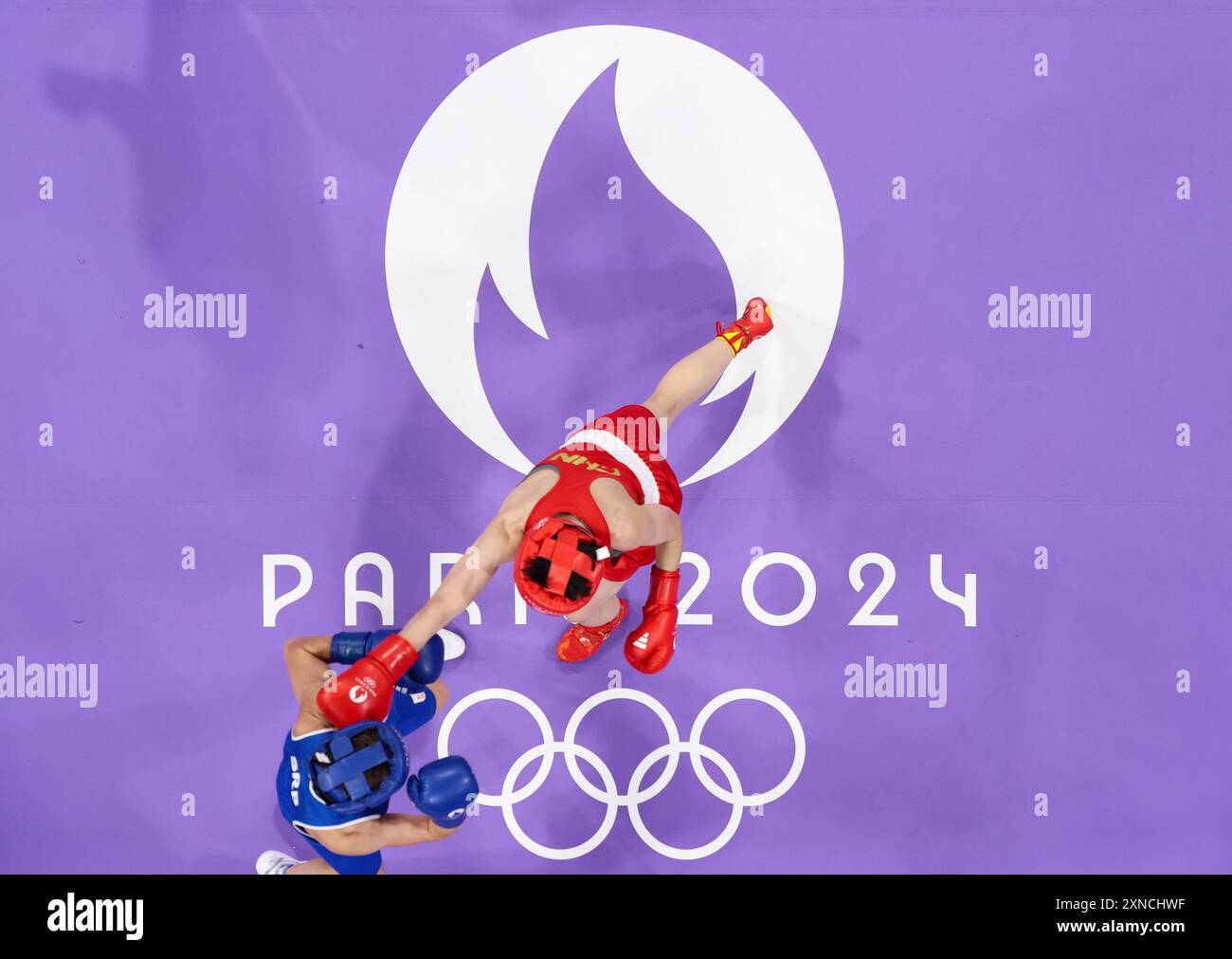 Paris, France. 31st July, 2024. Yang Wenlu (R) of China competes ...