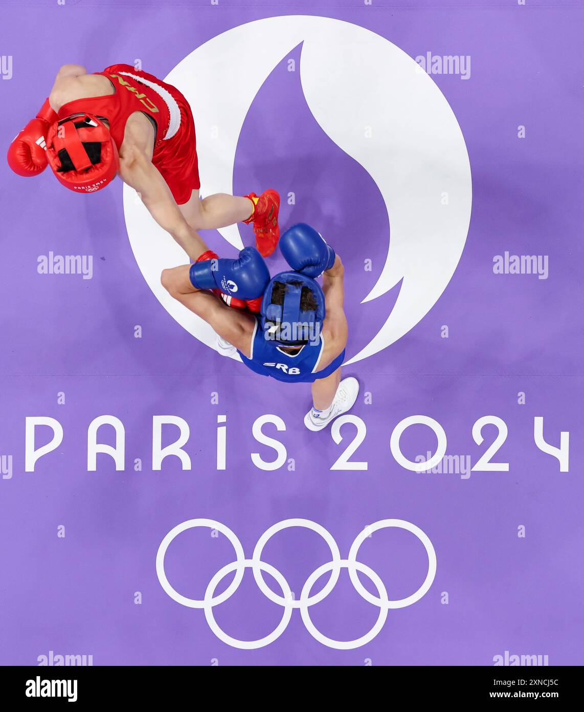 Paris, France. 31st July, 2024. Yang Wenlu (top) of China competes ...