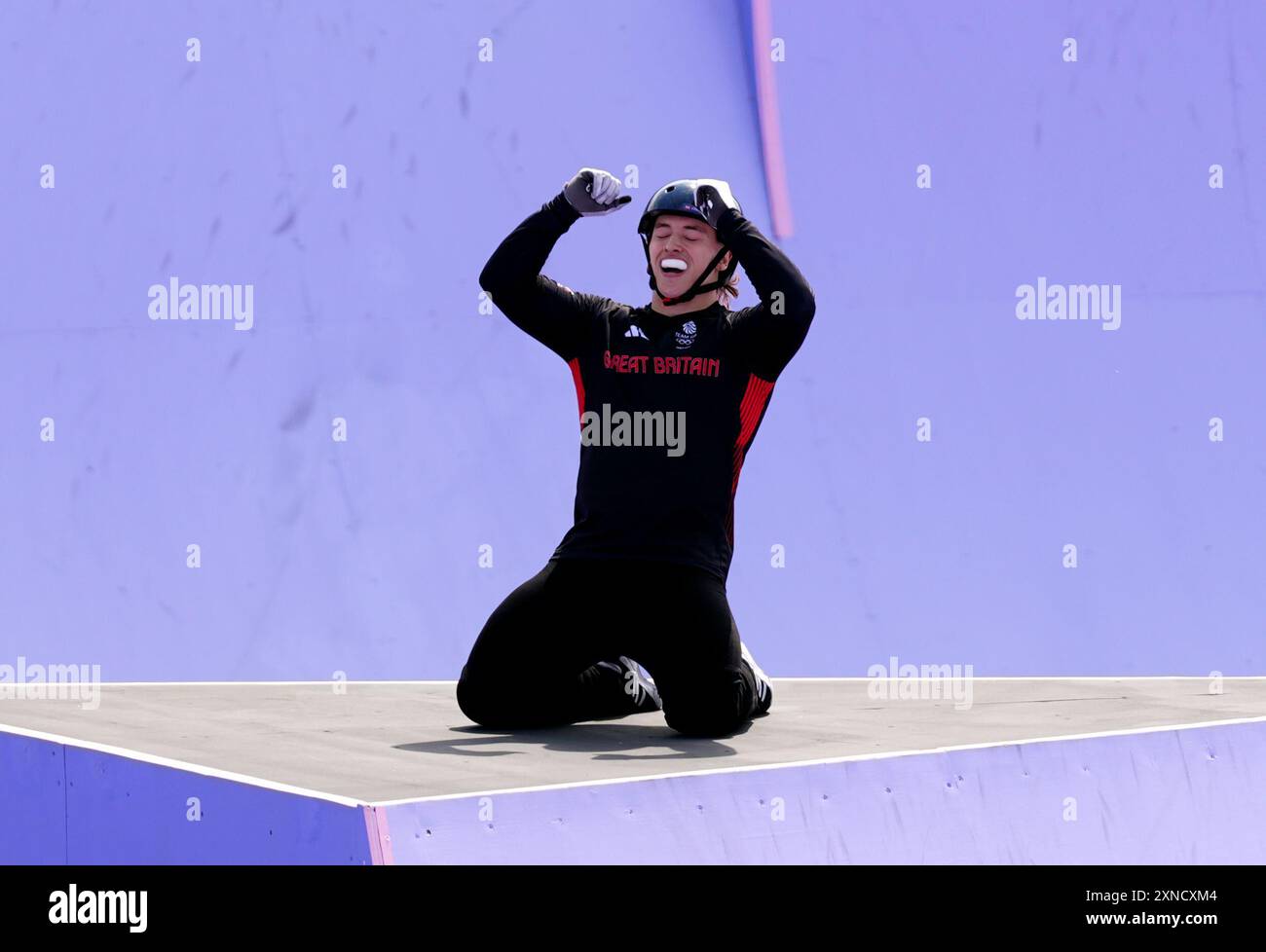 Great Britain's Kieran Reilly celebrates winning a silver medal ...