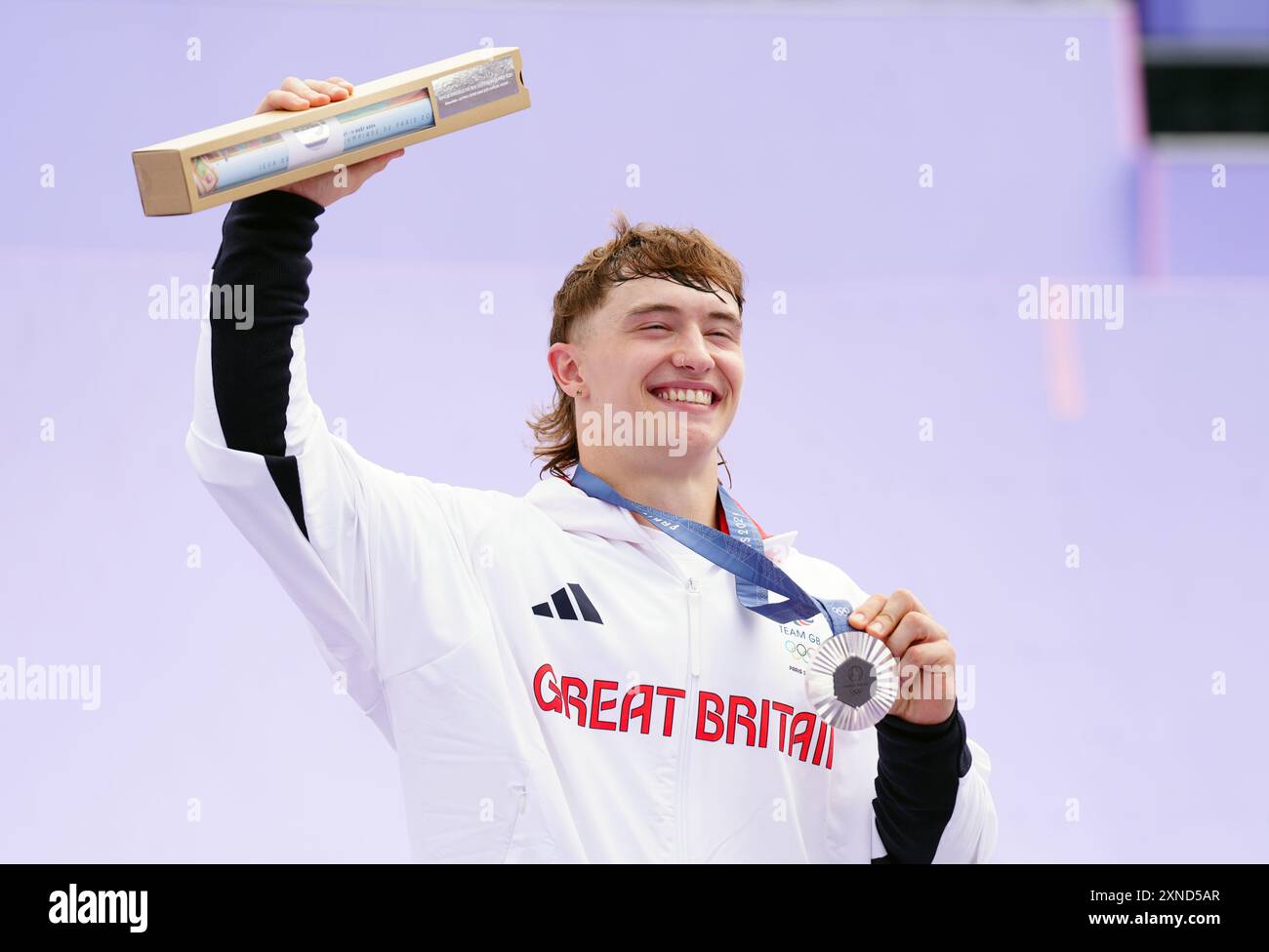 Great Britain's Kieran Reilly with his silver medal following the Men's ...