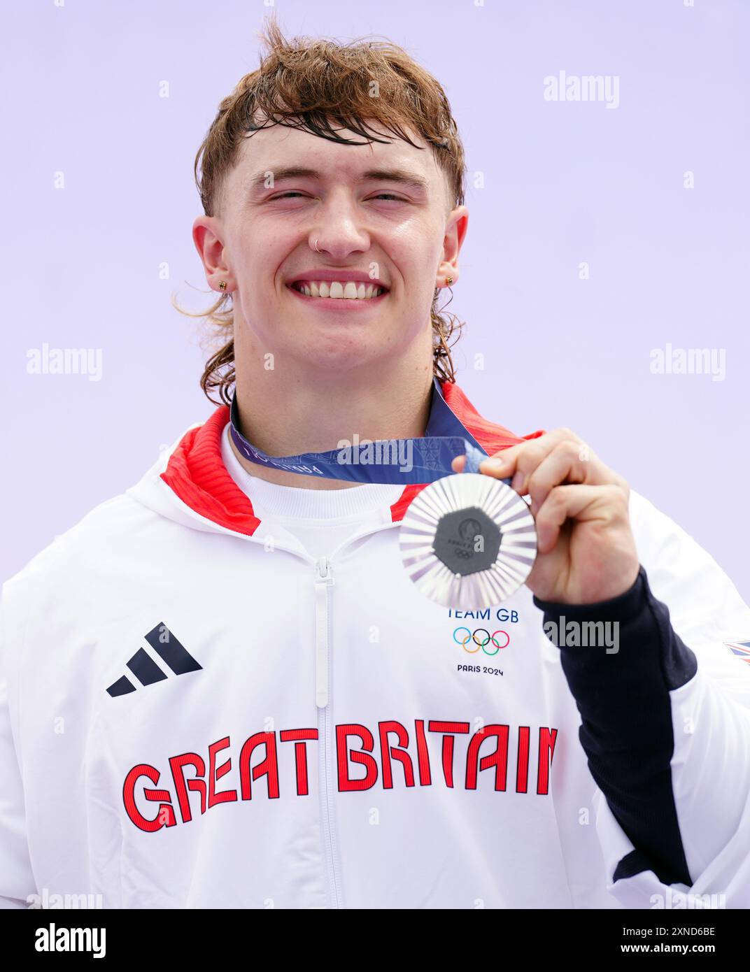 Great Britain's Kieran Reilly with his silver medal following the Men's ...