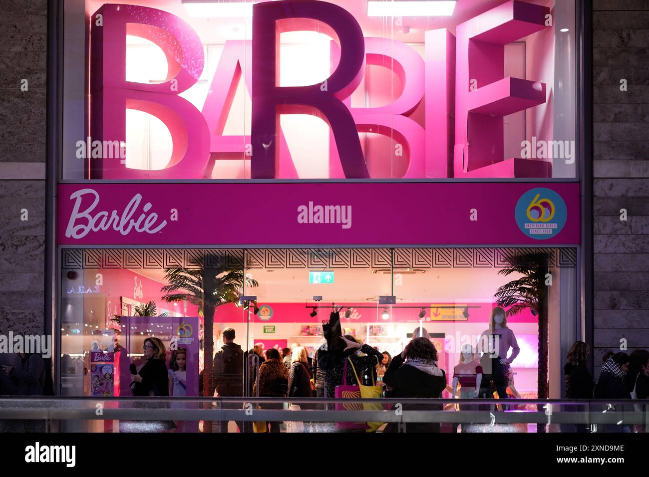 Barbie shop hi-res stock photography and images - Alamy