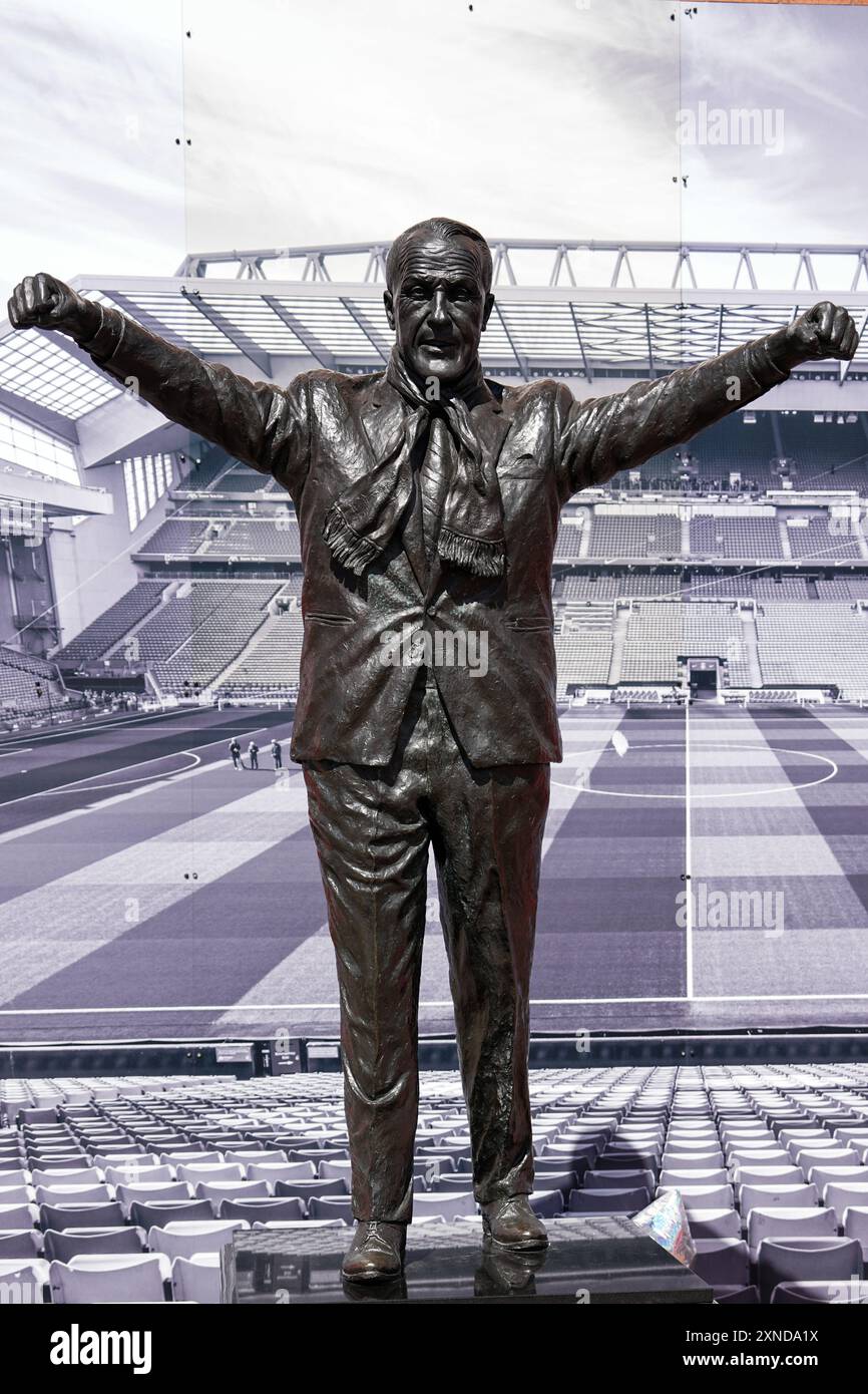 Statue of Bill Shankley at the entrance to the Anfield Museum and Shop ...