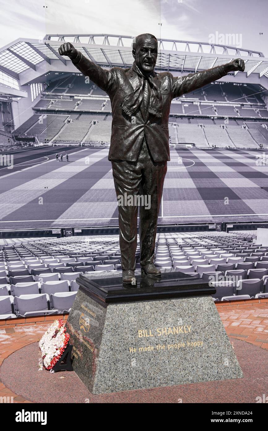 Statue of Bill Shankley at the entrance to the Anfield Museum and Shop ...