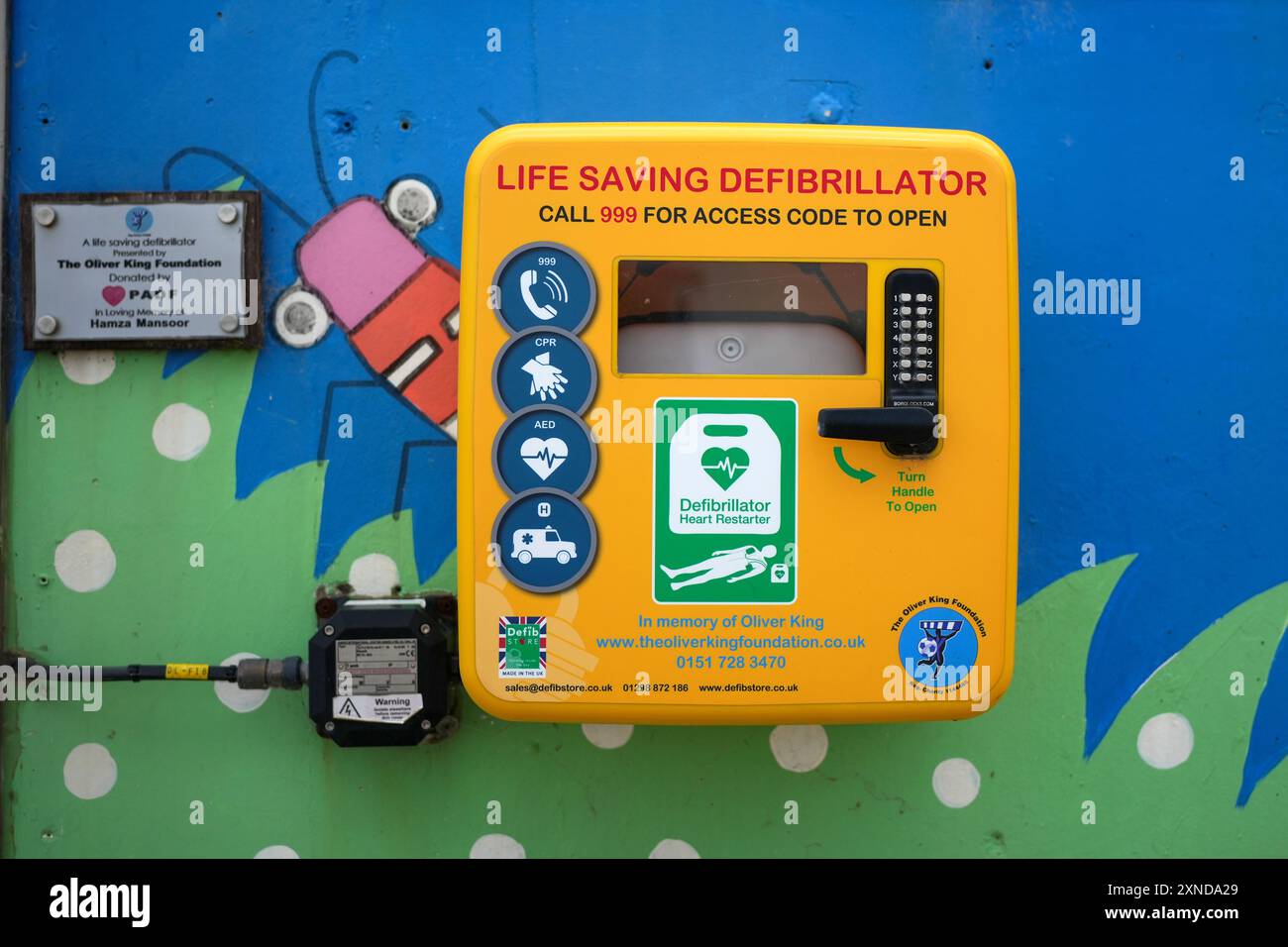 Defibrillator in a yellow box on an exterior wall Stock Photo - Alamy