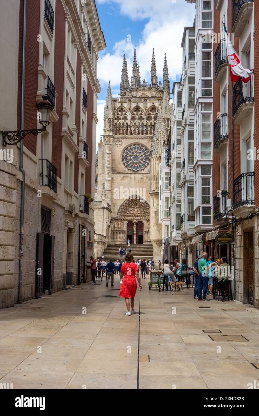 People and tourists outside the Cathedral of Saint Mary the virgin in ...