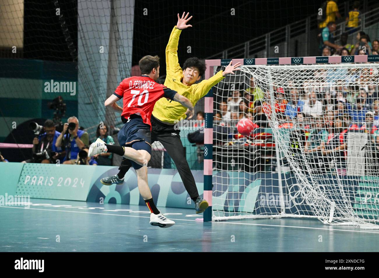 Paris, France. 31st July, 2024. Spain left wing Daniel Fernandez (70 ...