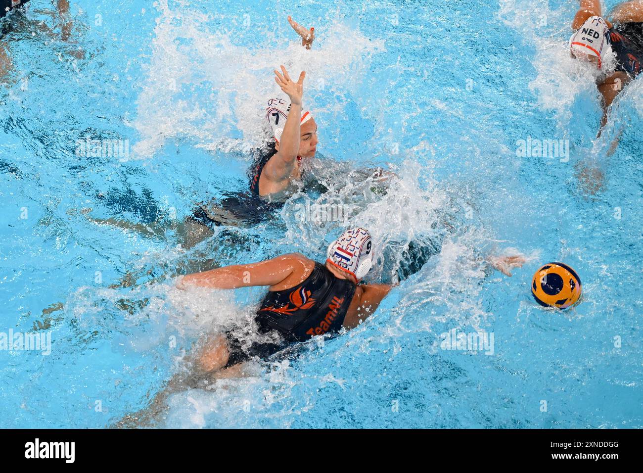 (240731) -- SAINT-DENIS, July 31, 2024 (Xinhua) -- Bente Rogge (L) and ...