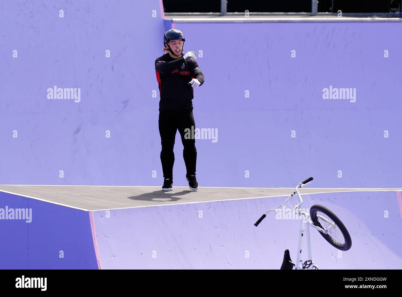 Great Britain's Kieran Reilly celebrates winning a silver medal ...